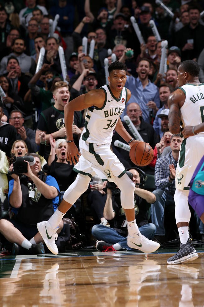 Game Action: Bucks vs Hornets | 109-104 Photo Gallery | NBA.com