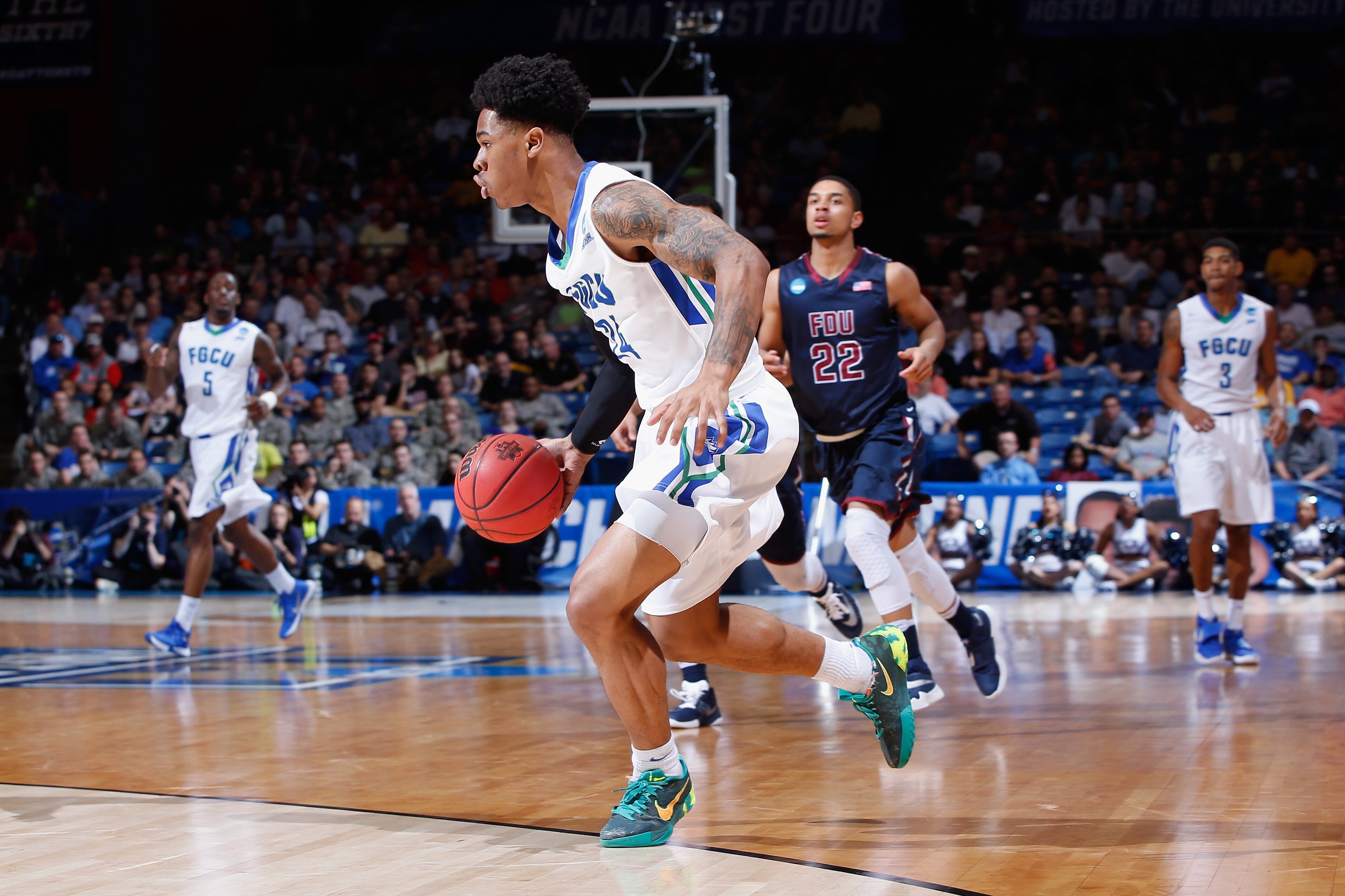 In Photos: Rayjon Tucker's Career Photo Gallery | NBA.com