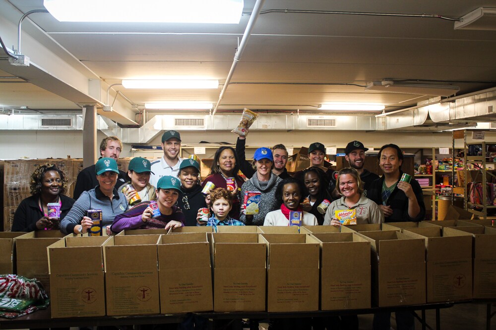 Milwaukee Bucks Family Packs 150 Thanksgiving Dinners | Milwaukee Bucks