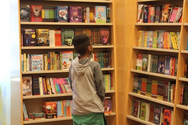 Words Matter Book Shopping Photo Gallery | NBA.com