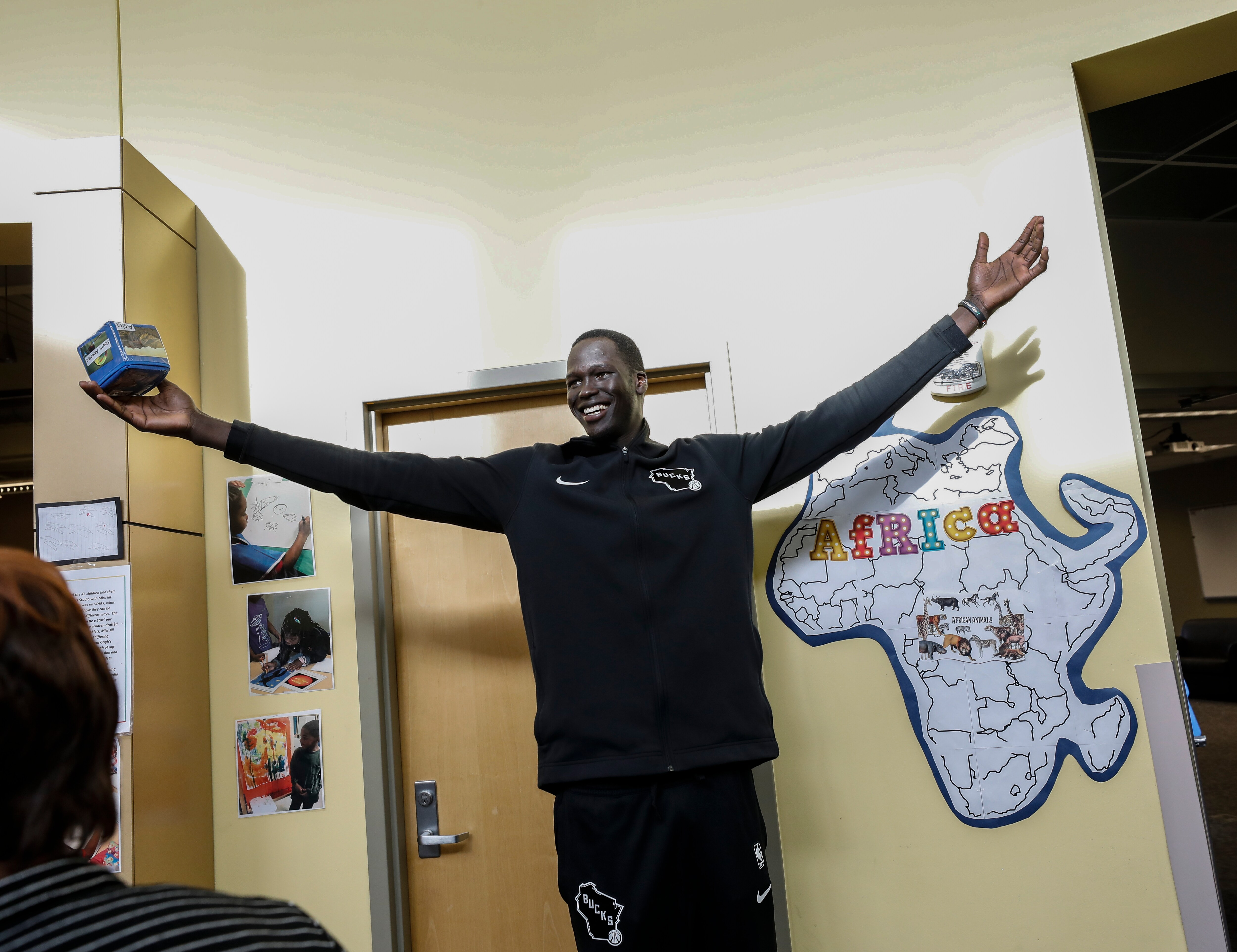 Thon Maker Reads To Students Photo Gallery | NBA.com