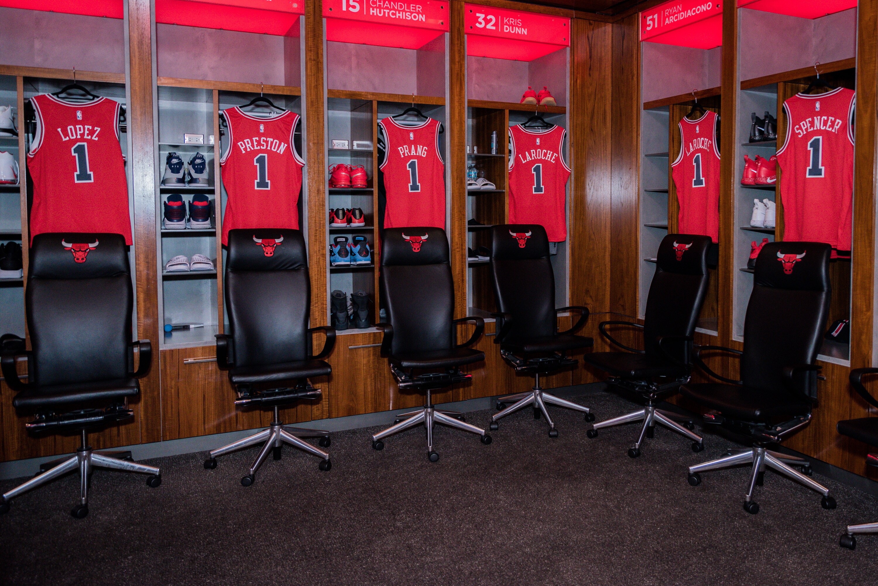 PHOTO GALLERY: Bulls and Budweiser Team Up to Surprise Veterans with ...