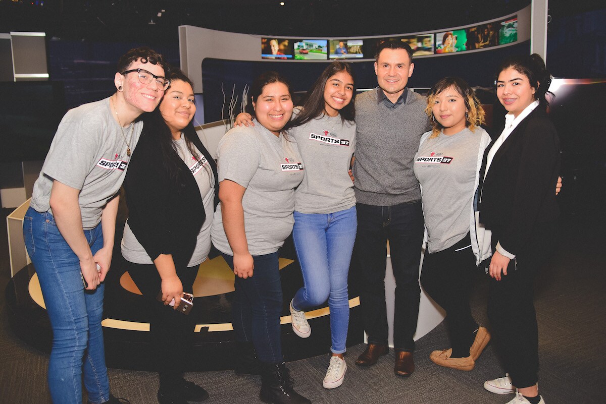 STUDENTS IN KIA’S SPORTS 37 PROGRAM GET BACKSTAGE TOUR OF UNIVISION ...