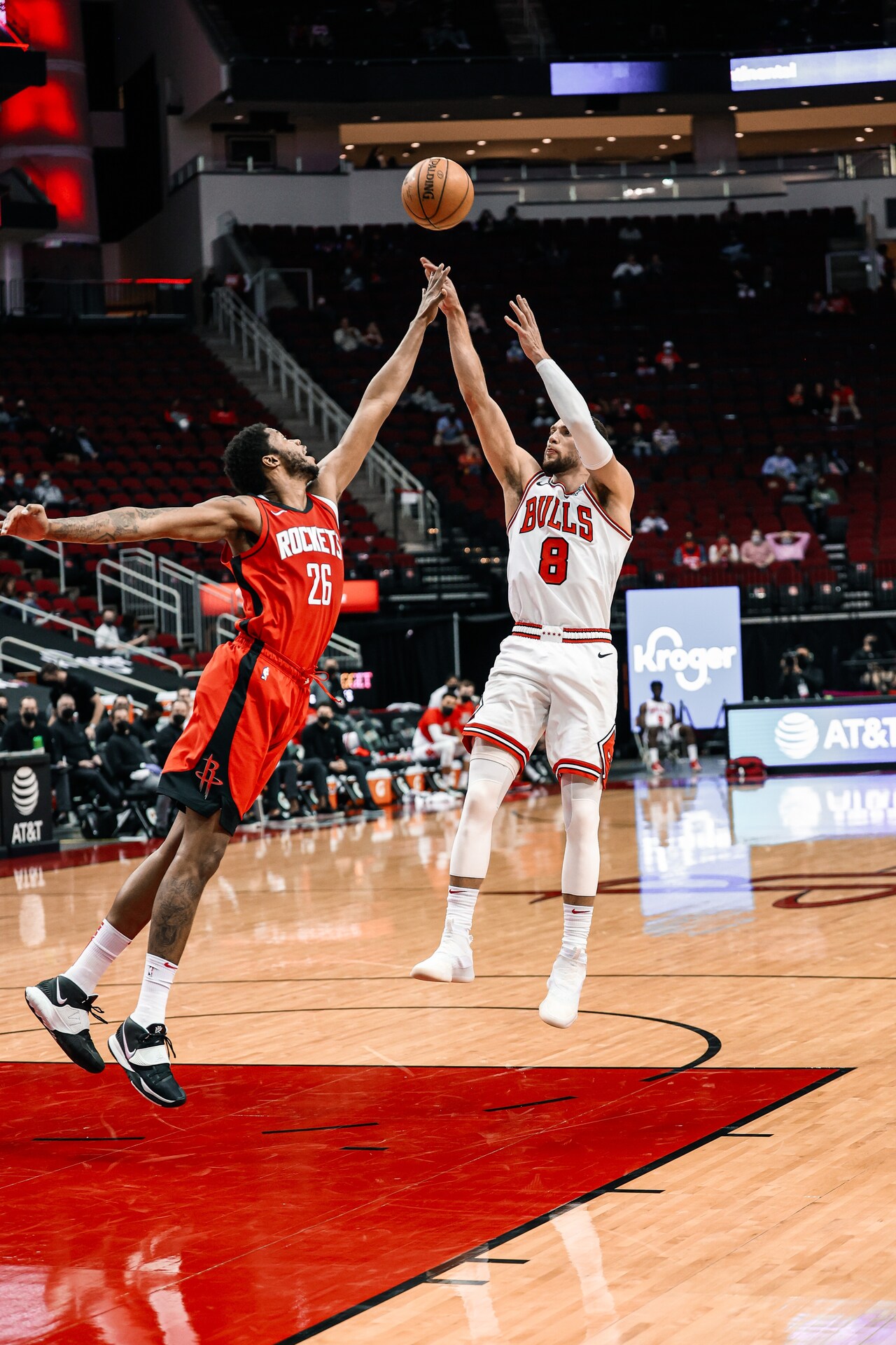 Photo Gallery: Bulls Beat Rockets in Houston Photo Gallery | NBA.com