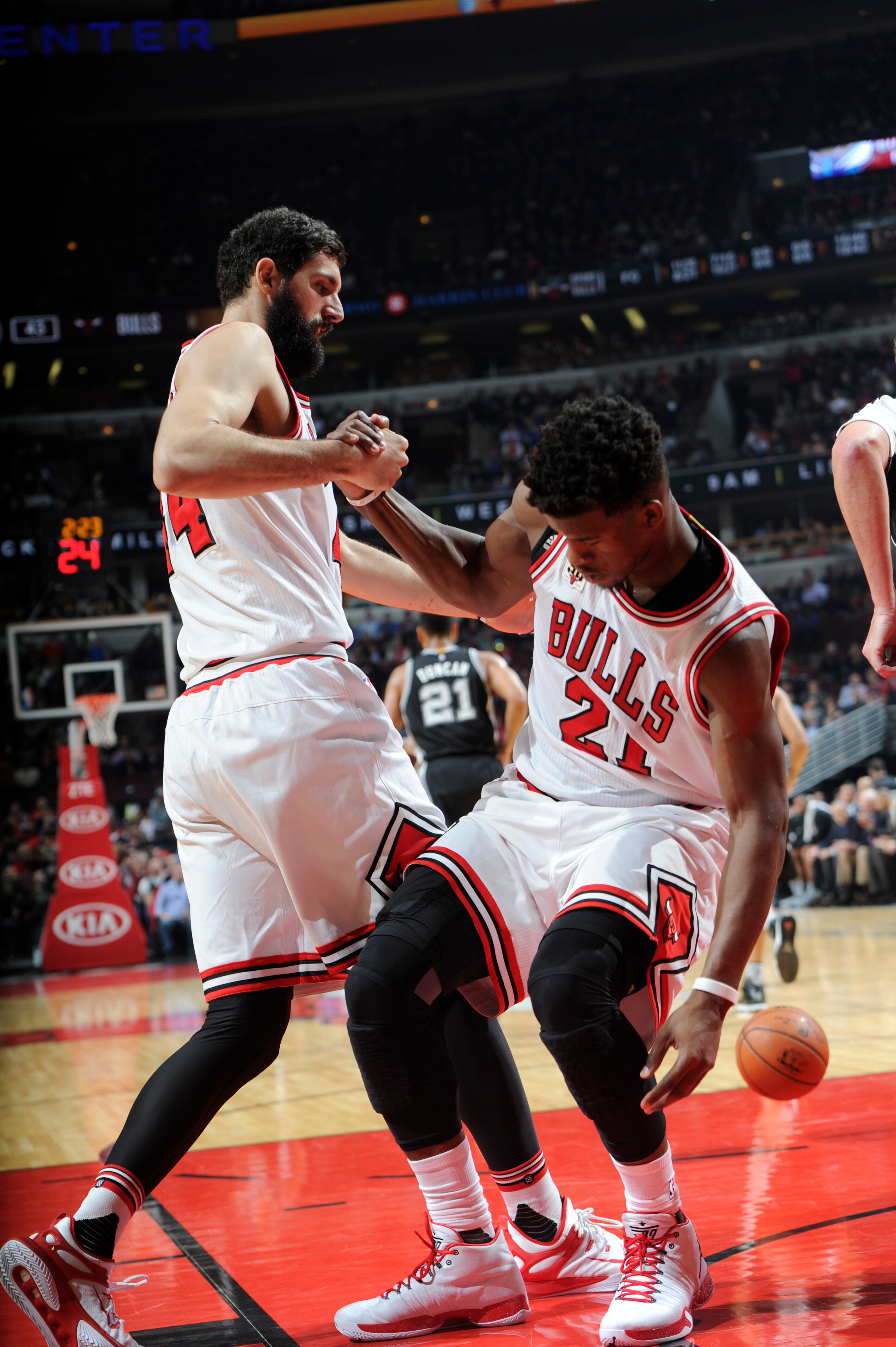 Photo Gallery: Bulls Vs. Spurs 11.30.15 Photo Gallery | NBA.com