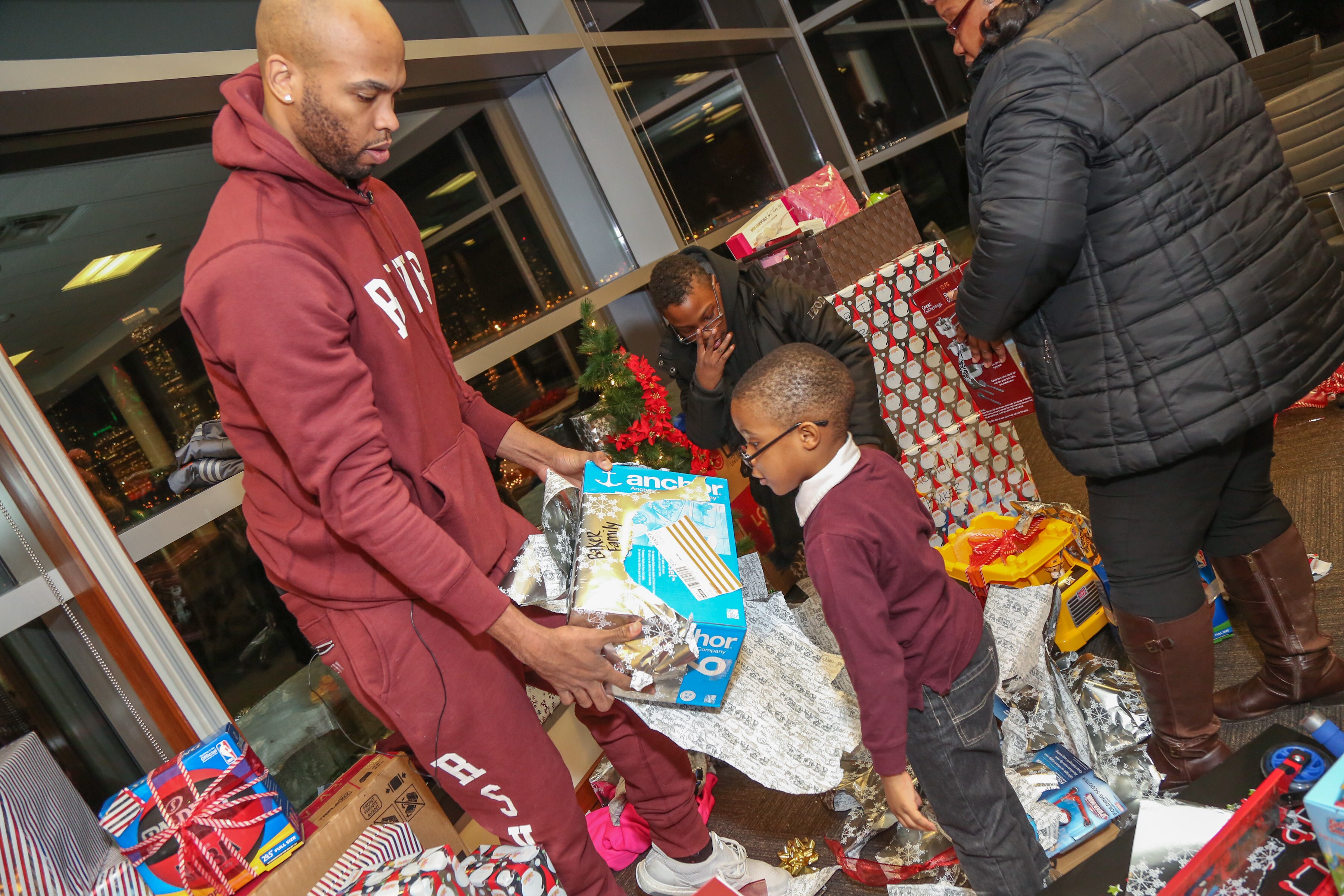 taj gibson shoe size