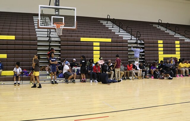 I.T. Hangs with the Boys and Girls Club Photo Gallery | NBA.com