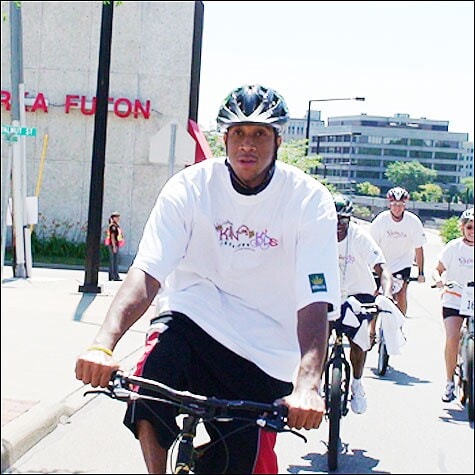 Cavaliers: LeBron James King for Kids Bikeathon 2006 | Cleveland Cavaliers