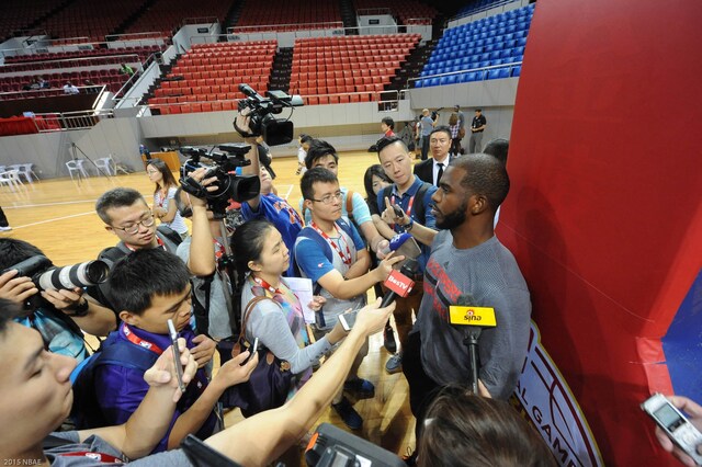Photos: Day 3 in Shenzhen Photo Gallery | NBA.com