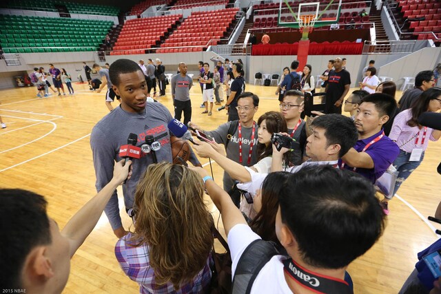 Photos: Day 3 in Shenzhen Photo Gallery | NBA.com