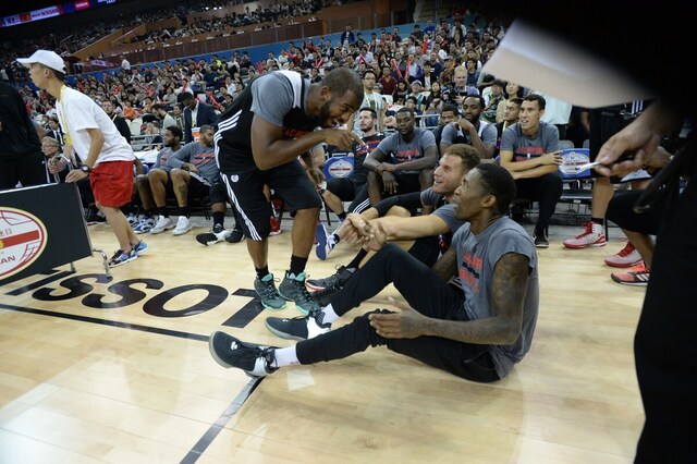 Photos: Shanghai Fan Appreciation Day | 10/13/15 Photo Gallery | NBA.com