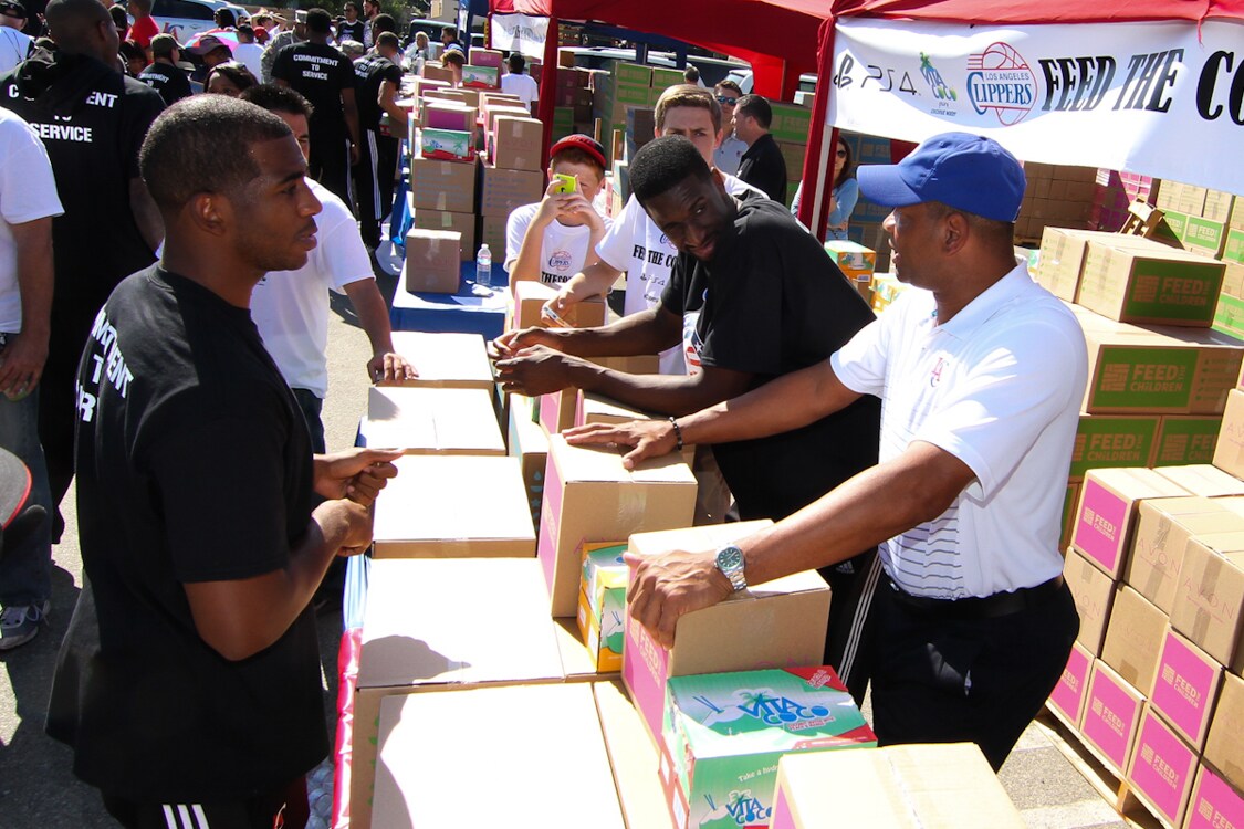 Feed the Community - 10/25/14 Photo Gallery | NBA.com