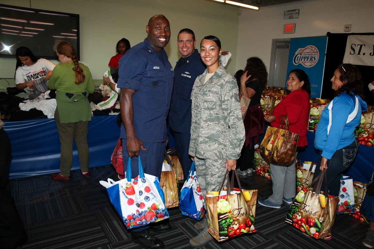 Photos: Teamwork at the Table - 11/14/14 Photo Gallery | NBA.com