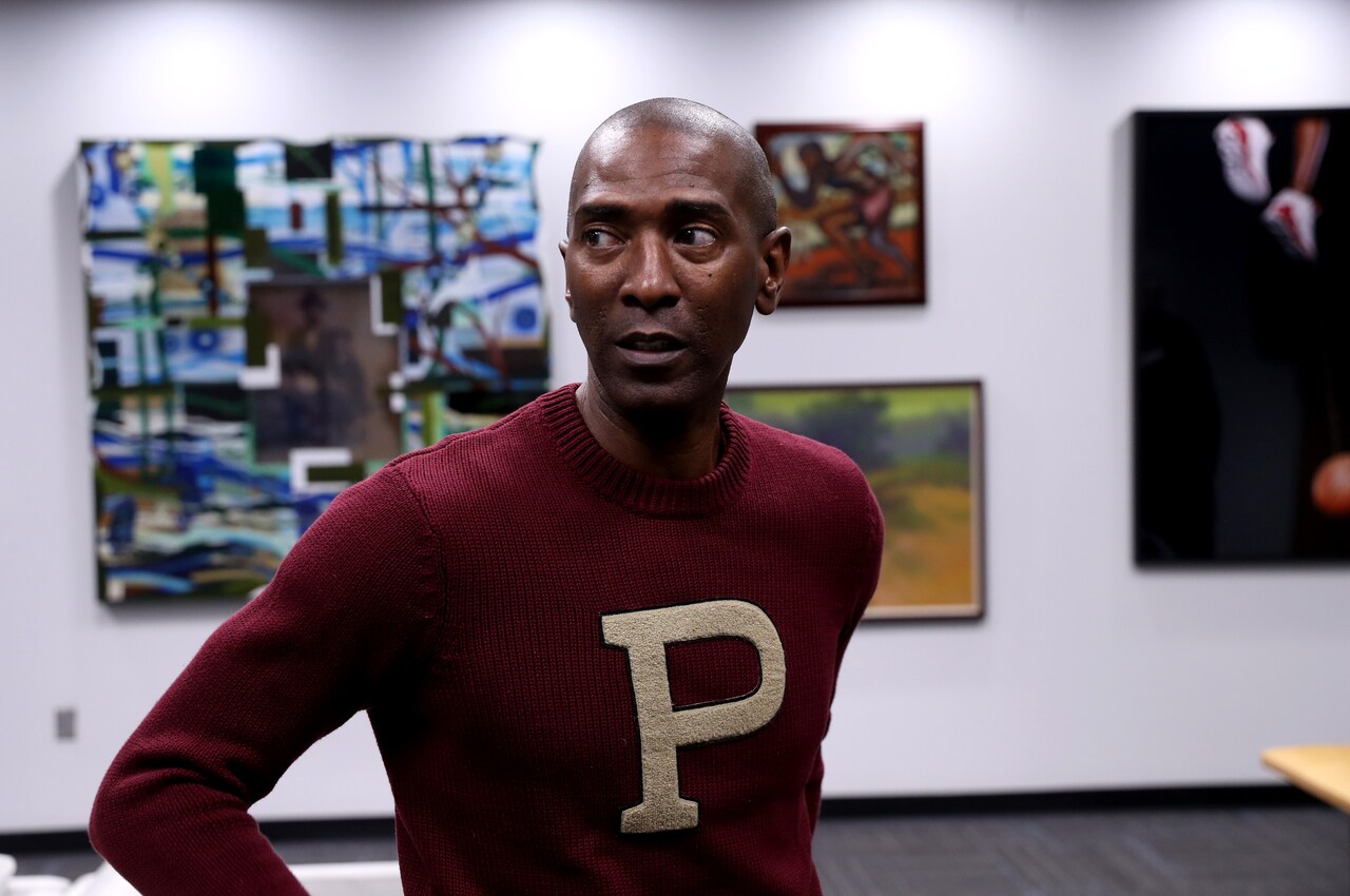 Elliot Perry showcases African-American art in Grizzlies players lounge ...