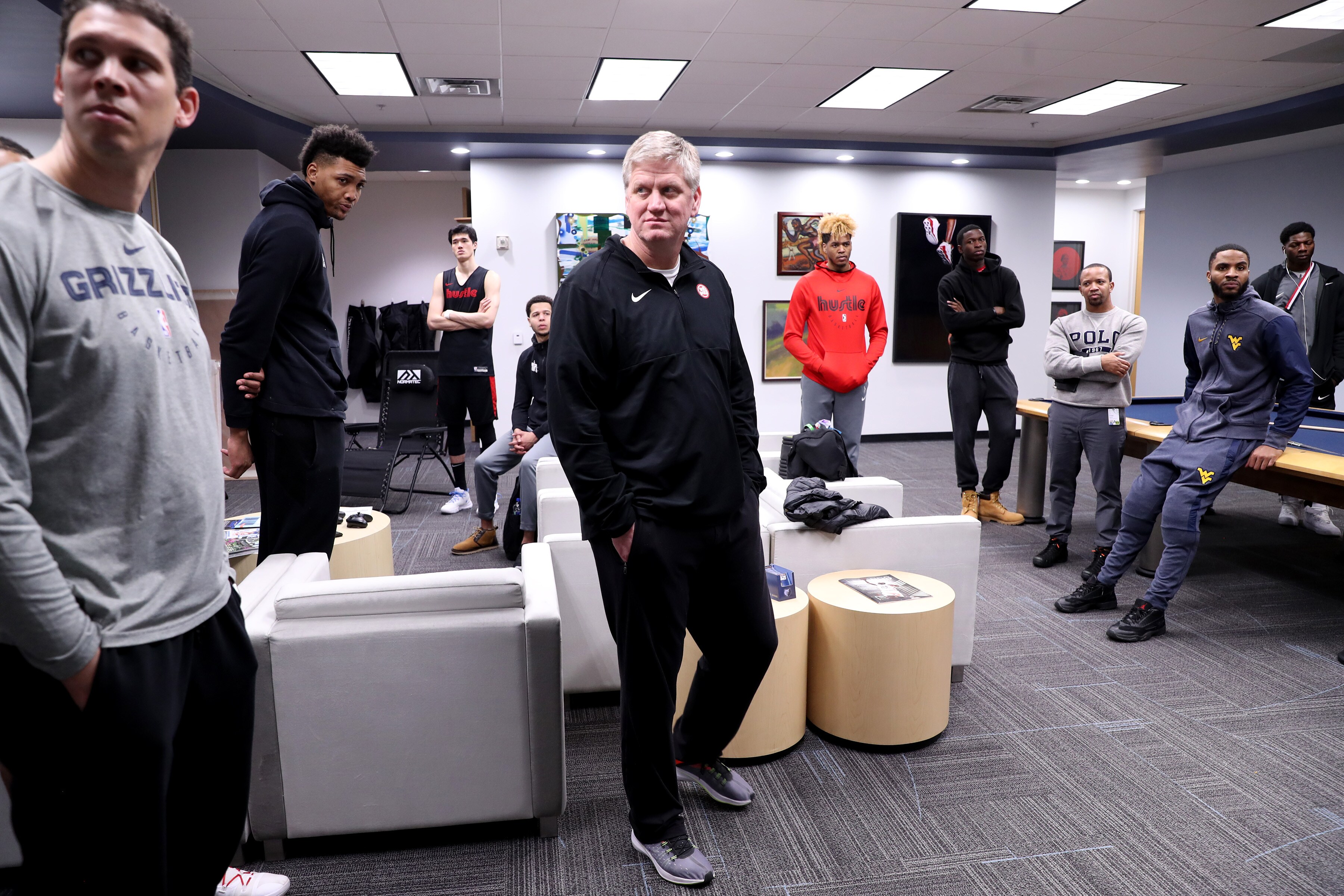 Elliot Perry showcases African-American art in Grizzlies players lounge ...