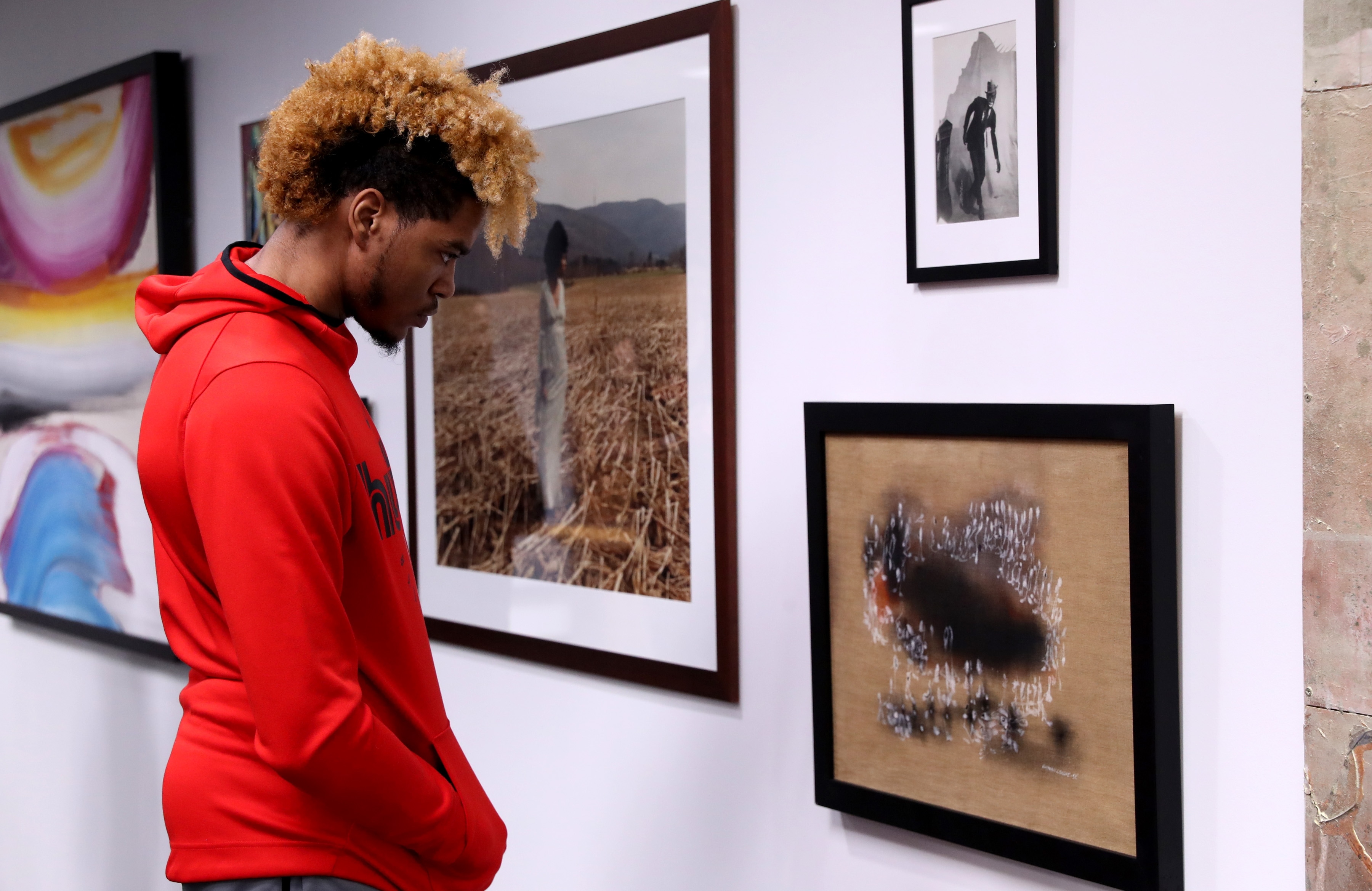 Elliot Perry showcases African-American art in Grizzlies players lounge ...