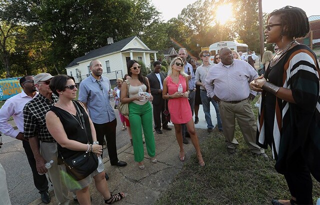 Gasol & Fizdale Greenleaf Learning Farms photos Photo Gallery | NBA.com