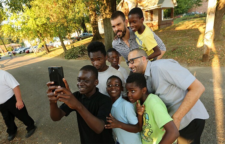 Gasol & Fizdale Greenleaf Learning Farms photos Photo Gallery | NBA.com