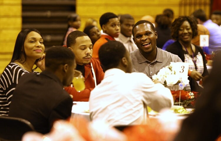 Z-Bo & Elliot Perry host dinner at Carver High Photo Gallery | NBA.com