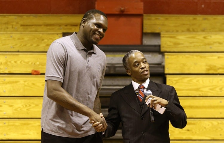 Z-Bo & Elliot Perry host dinner at Carver High Photo Gallery | NBA.com