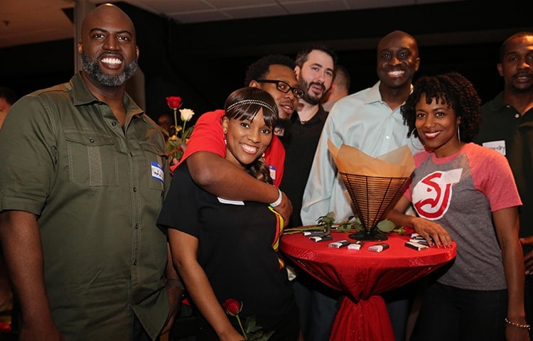 Hawks Fans Feel the Love on Swipe Right 2.0 Night | NBA.com