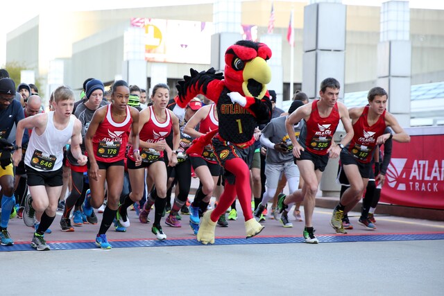 Hawks Fans Run Wild At Fast Break 5K Photo Gallery | NBA.com