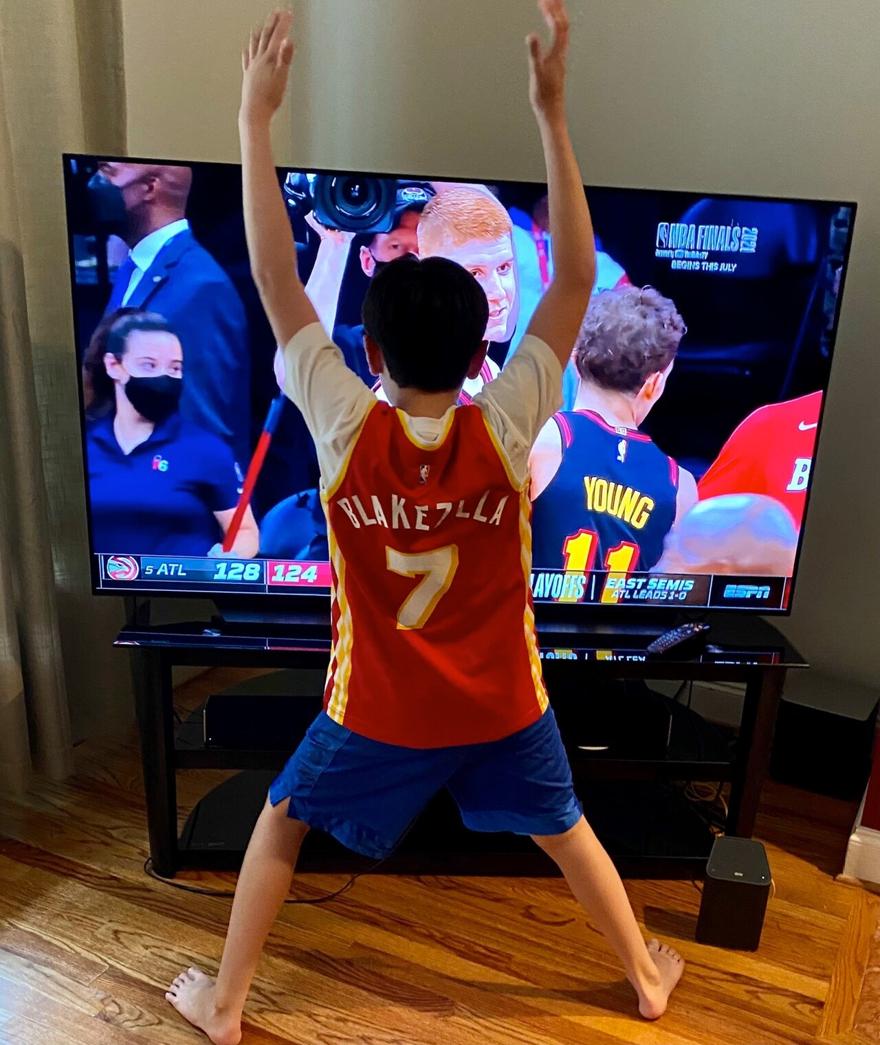 Biggest Hawks Fans Photo Gallery | NBA.com
