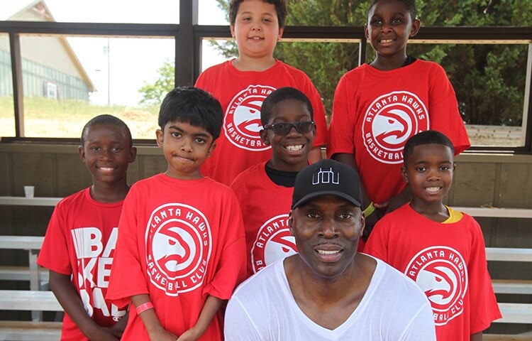 Hawks, Kevin Willis Team Up For Latest Court Unveiling | Atlanta Hawks
