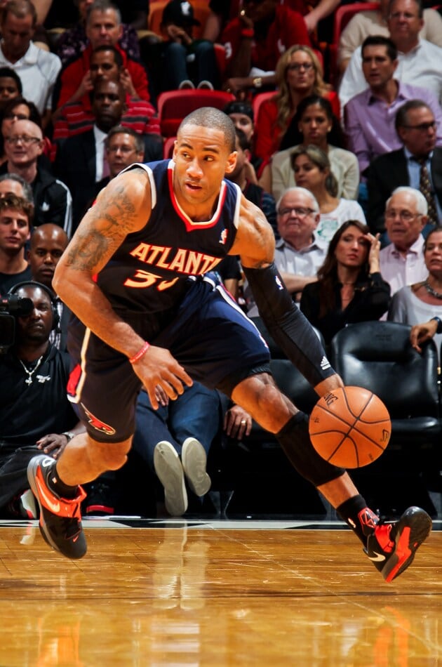 Dahntay Jones Hawks