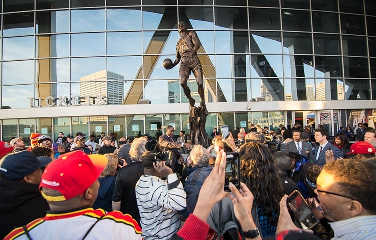 Hawks Fans Celebrate 'Nique Night' at Philips Photo Gallery | NBA.com