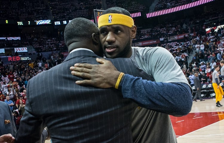 Hawks Fans Celebrate 'Nique Night' at Philips Photo Gallery | NBA.com