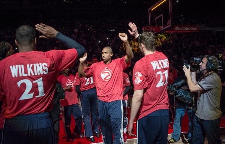 Hawks Fans Celebrate 'Nique Night' at Philips Photo Gallery | NBA.com