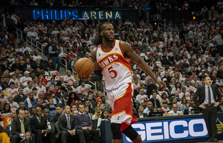 Hawks Fans Celebrate 'Nique Night' at Philips Photo Gallery | NBA.com