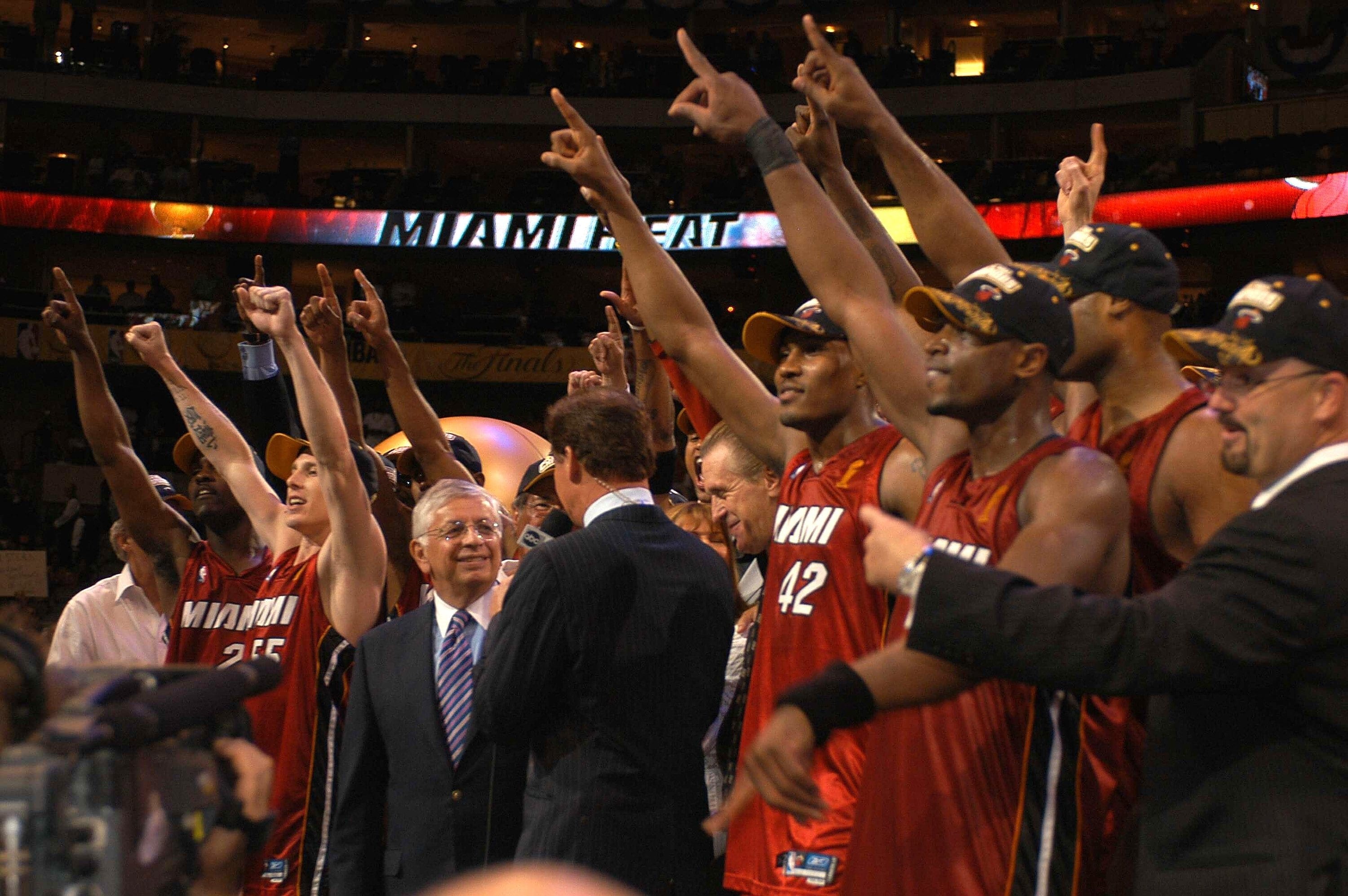 15 Strong: 2006 NBA Finals Game 6 Photo Gallery | Miami Heat