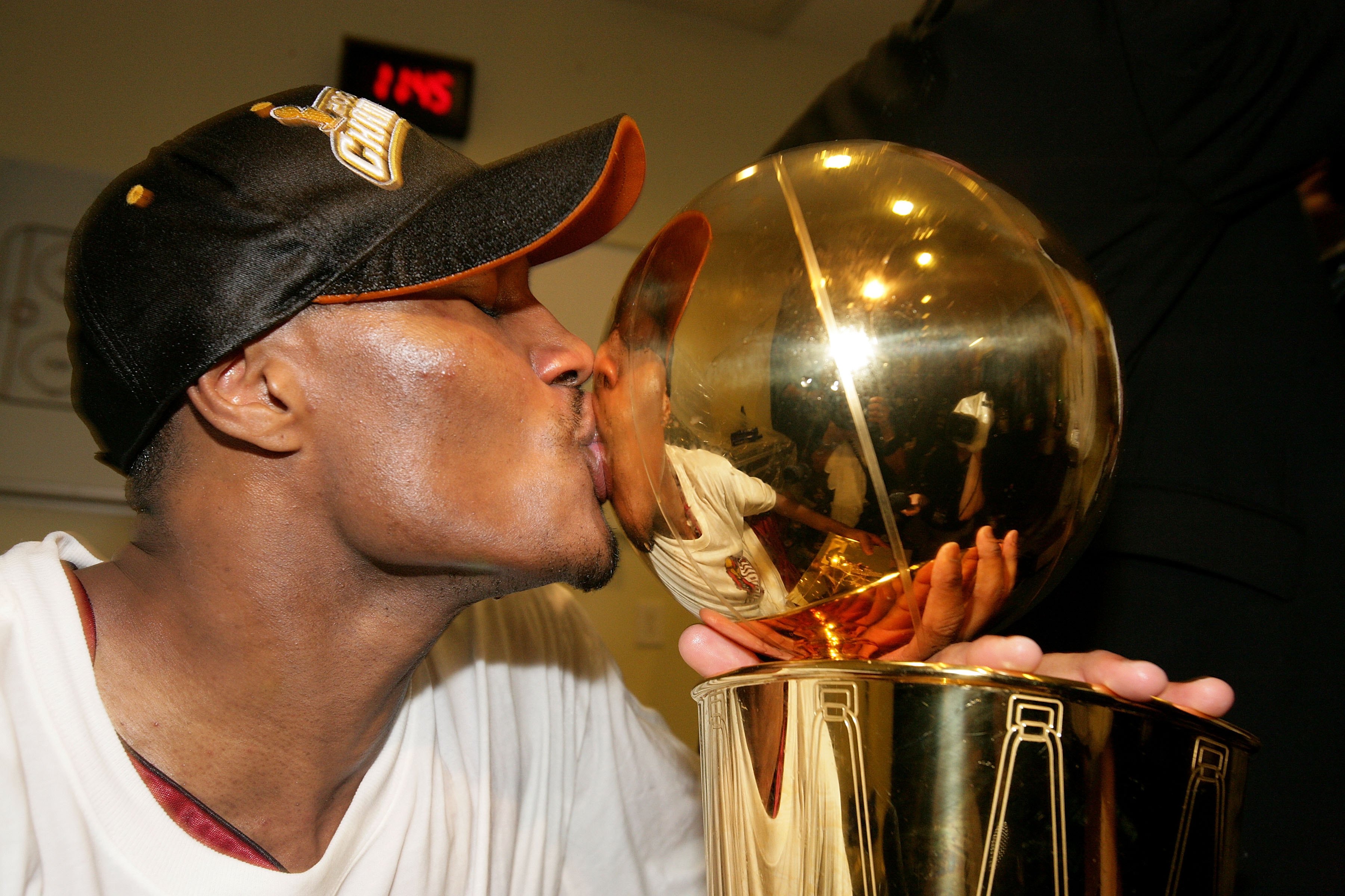 15 Strong: 2006 NBA Finals Game 6 Photo Gallery | Miami Heat