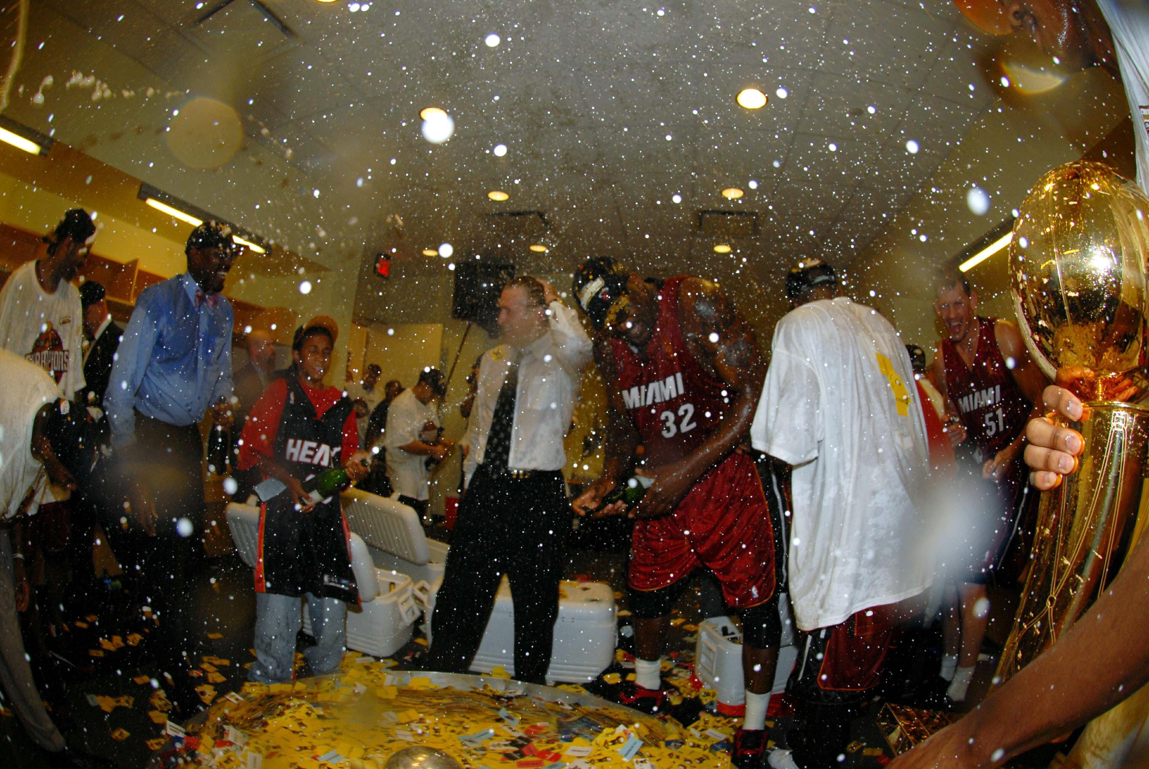 15 Strong: 2006 NBA Finals Game 6 Photo Gallery | Miami Heat