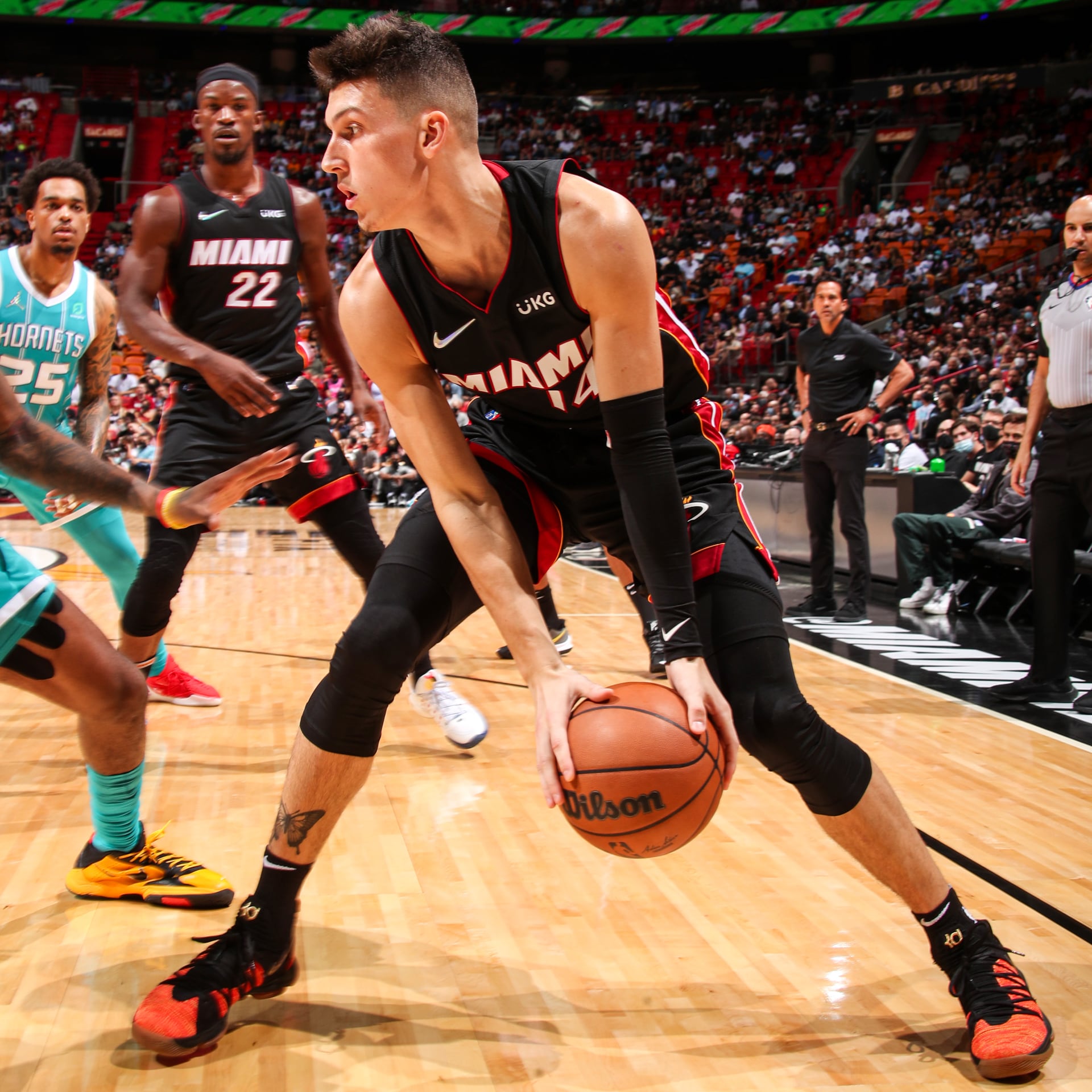 Through The Lens: HEAT Hold Off Hornets Photo Gallery | NBA.com