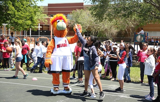 HEAT at Silver Lakes Elementary Photo Gallery Photo Gallery | NBA.com