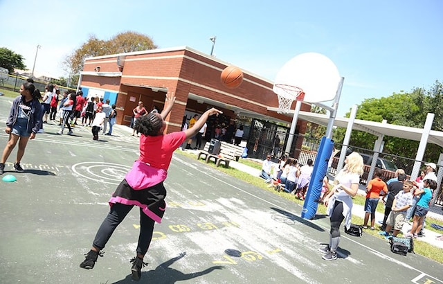 HEAT at Silver Lakes Elementary Photo Gallery Photo Gallery | NBA.com
