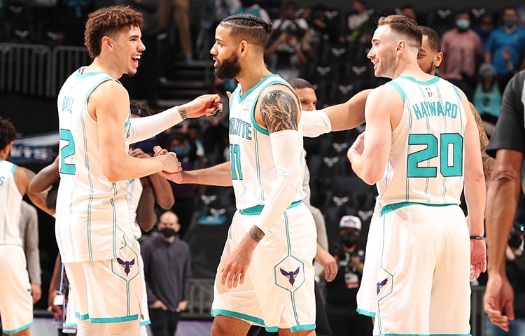 Hornets Sweep Homestand With Another Last-Minute Win Over Kings ...