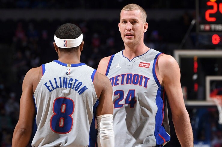 Gallery | Welcome to Charlotte - Mason Plumlee Photo Gallery | NBA.com