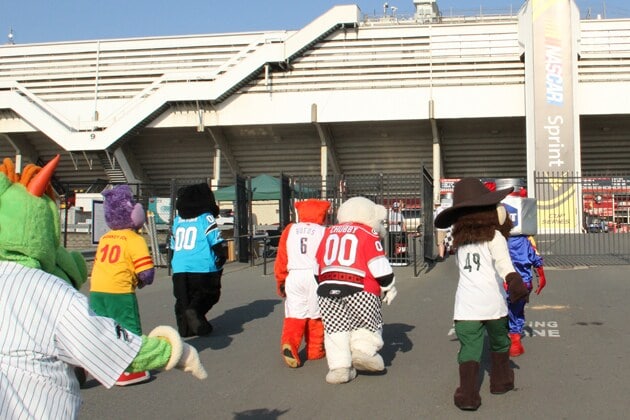 Rufus Races at Mascot Mania - 7/12/11 | Charlotte Hornets