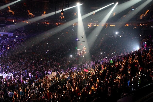 Taylor Swift at Time Warner Cable Arena - 11/16/11 Photo Gallery | NBA.com