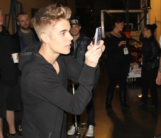 Justin Bieber Meets Michael Jordan - 1/22/13 Photo Gallery | NBA.com