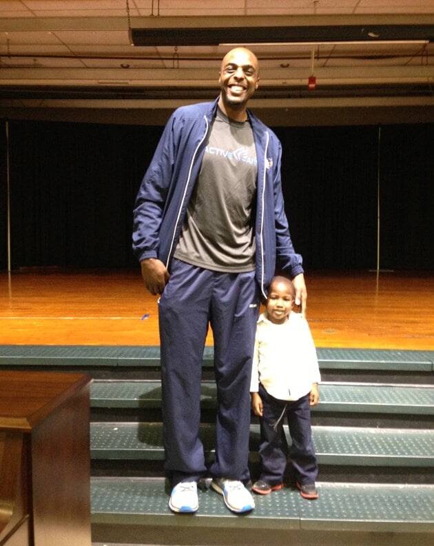 Anthony Tolliver at Brookstone Schools - 12/16/13 Photo Gallery | NBA.com