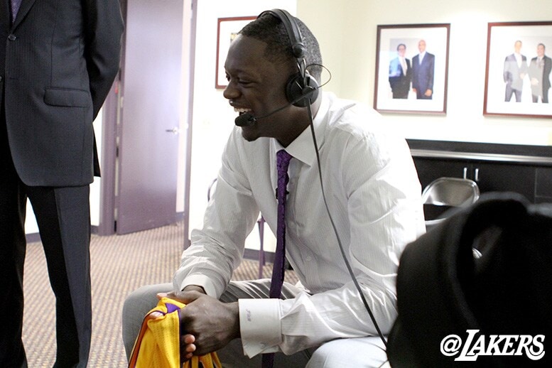 Behind-the-Scenes: Julius Randle's First Day as a Laker Photo Gallery ...