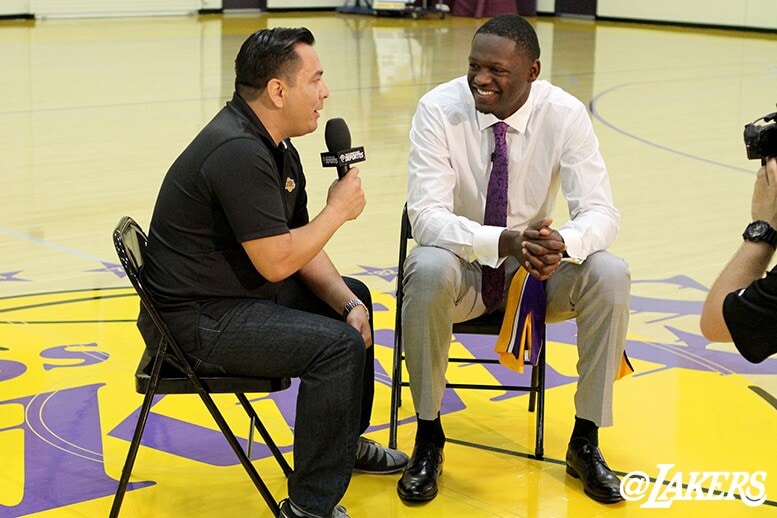 Behind-the-Scenes: Julius Randle's First Day as a Laker Photo Gallery ...