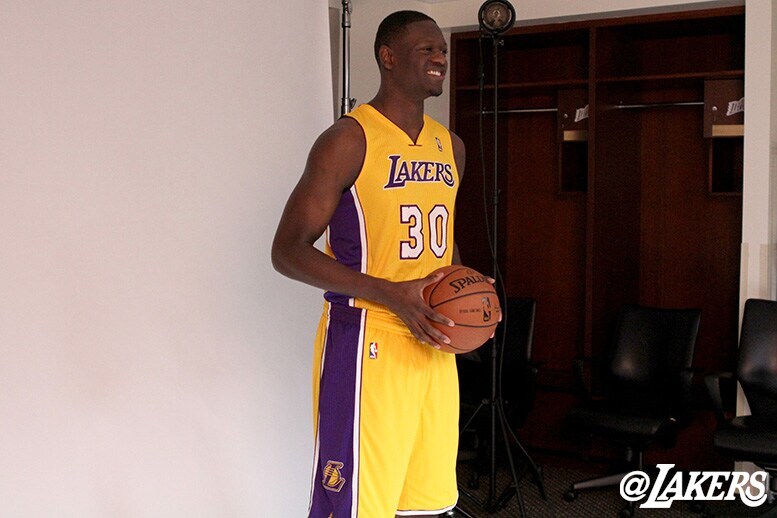 Behind-the-Scenes: Julius Randle's First Day as a Laker Photo Gallery ...