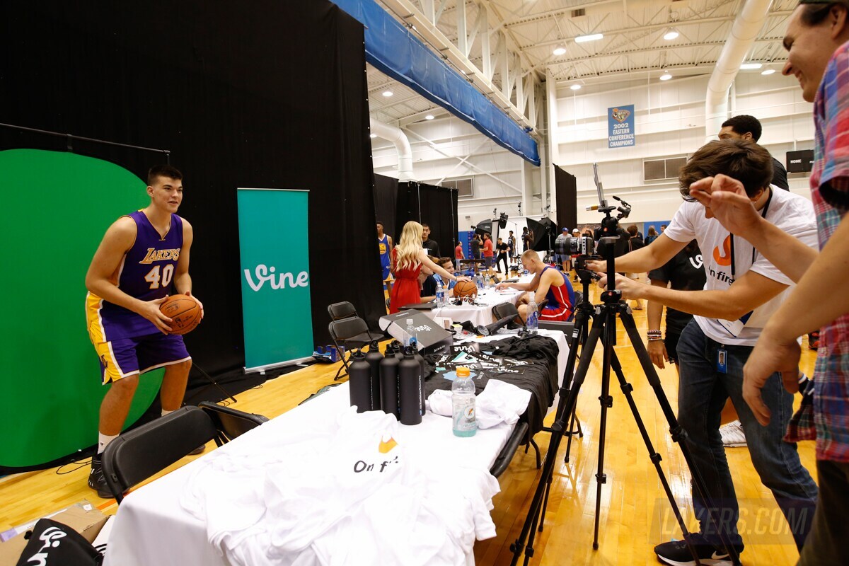 2016 Rookie Photo Shoot | Los Angeles Lakers