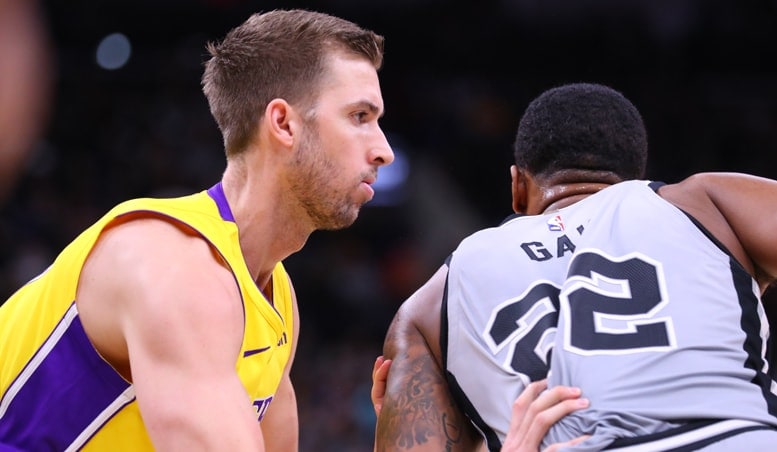 Travis Wear Key in Fourth Quarter of L.A. Lakers Debut | Los Angeles Lakers